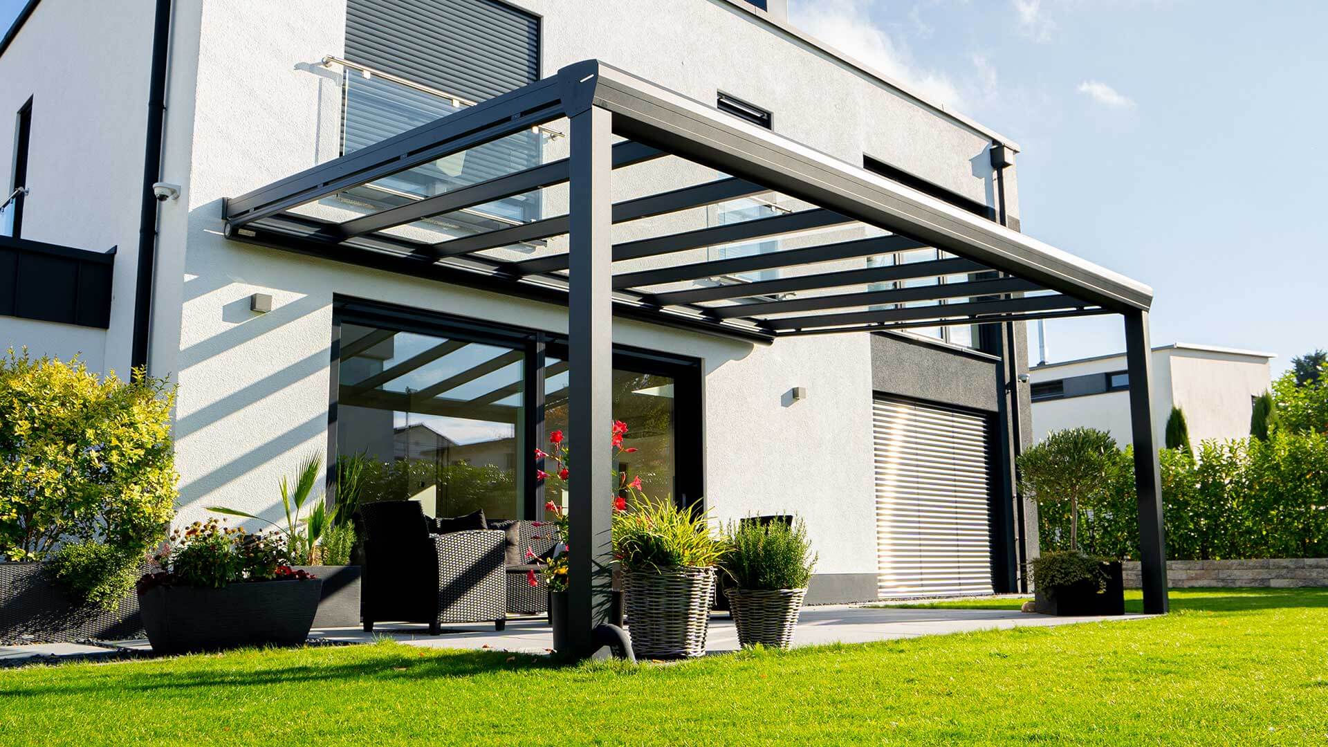 Terrassenüberdachung aus Holz oder Aluminium? - Aylux
